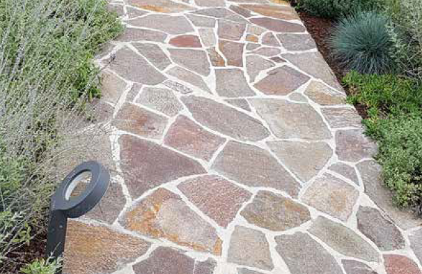 Porphyr gemischtfarbig Polygonalplatten 2-5 cm dick bruchrau