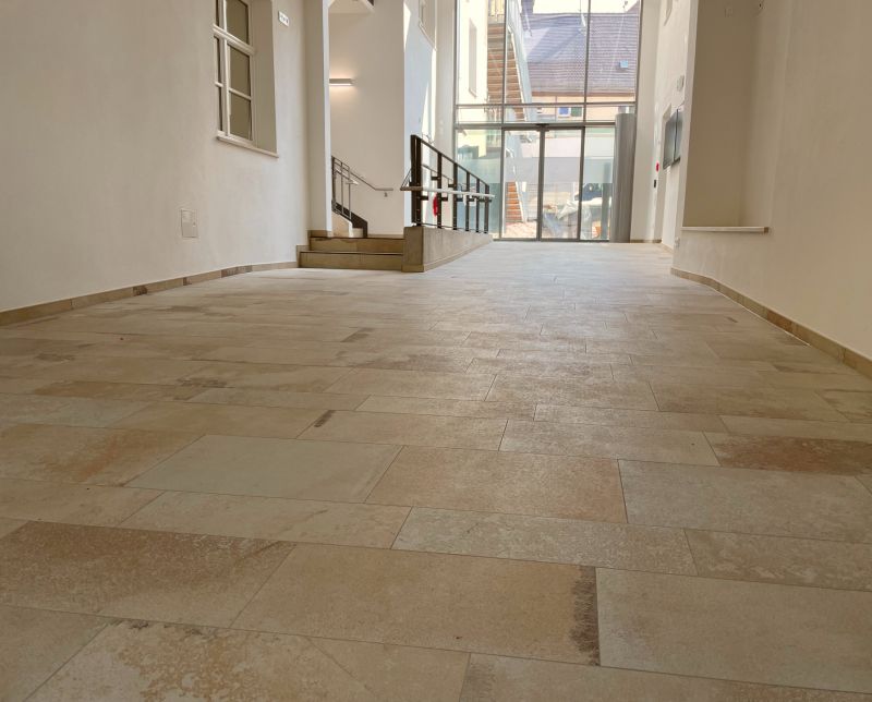 Fliesen aus Keramik in Natursteinoptik Solnhofen Bahnenverband