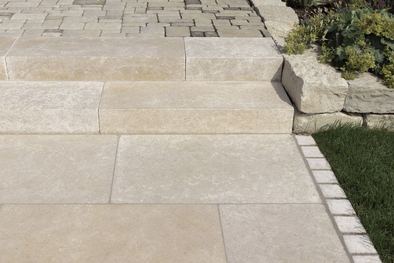 Blockstufen gestanzt Kalkstein gala® ca. 100 x 37 x 15 cm